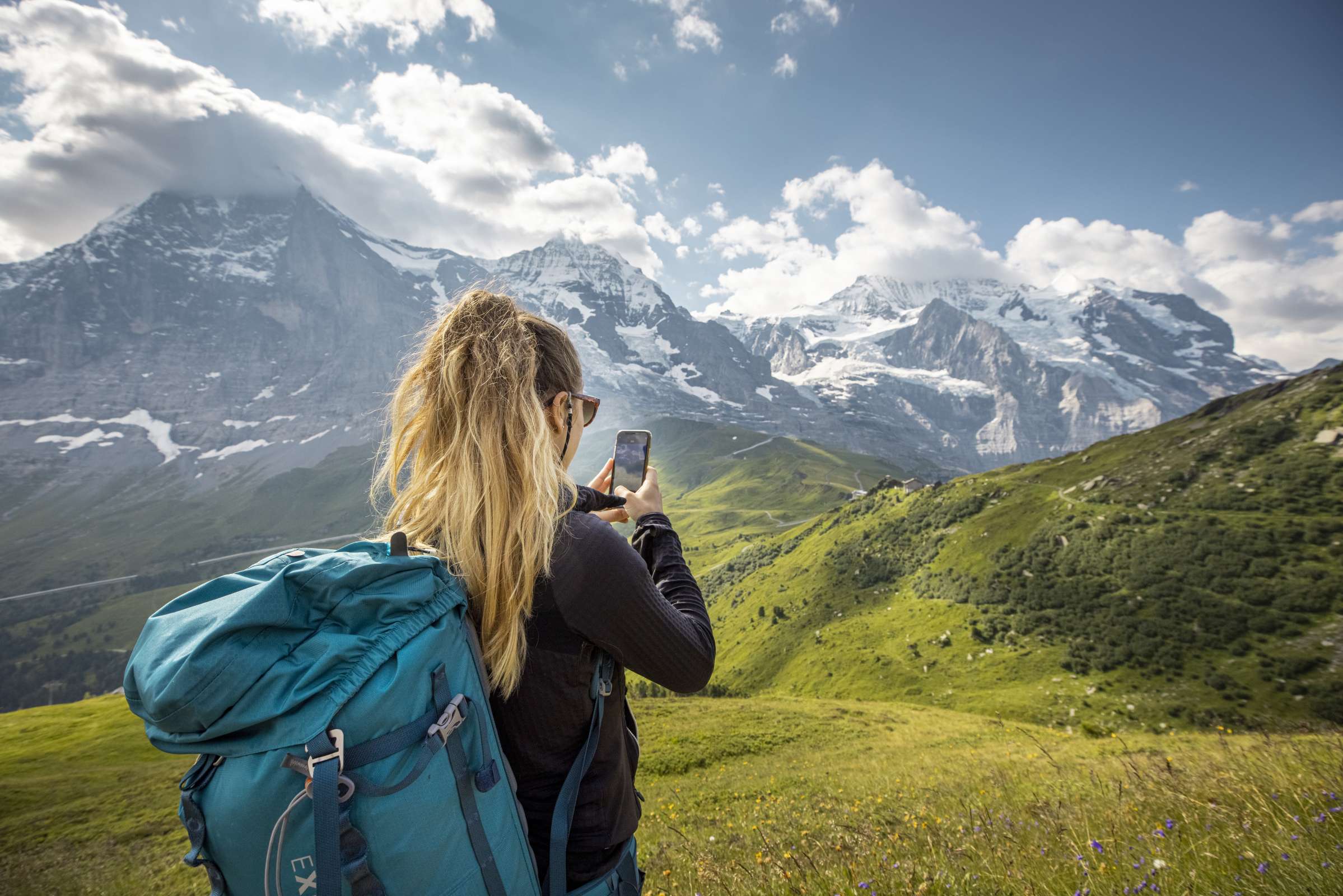 Hiking in spring - Jungfrau Region Tourism